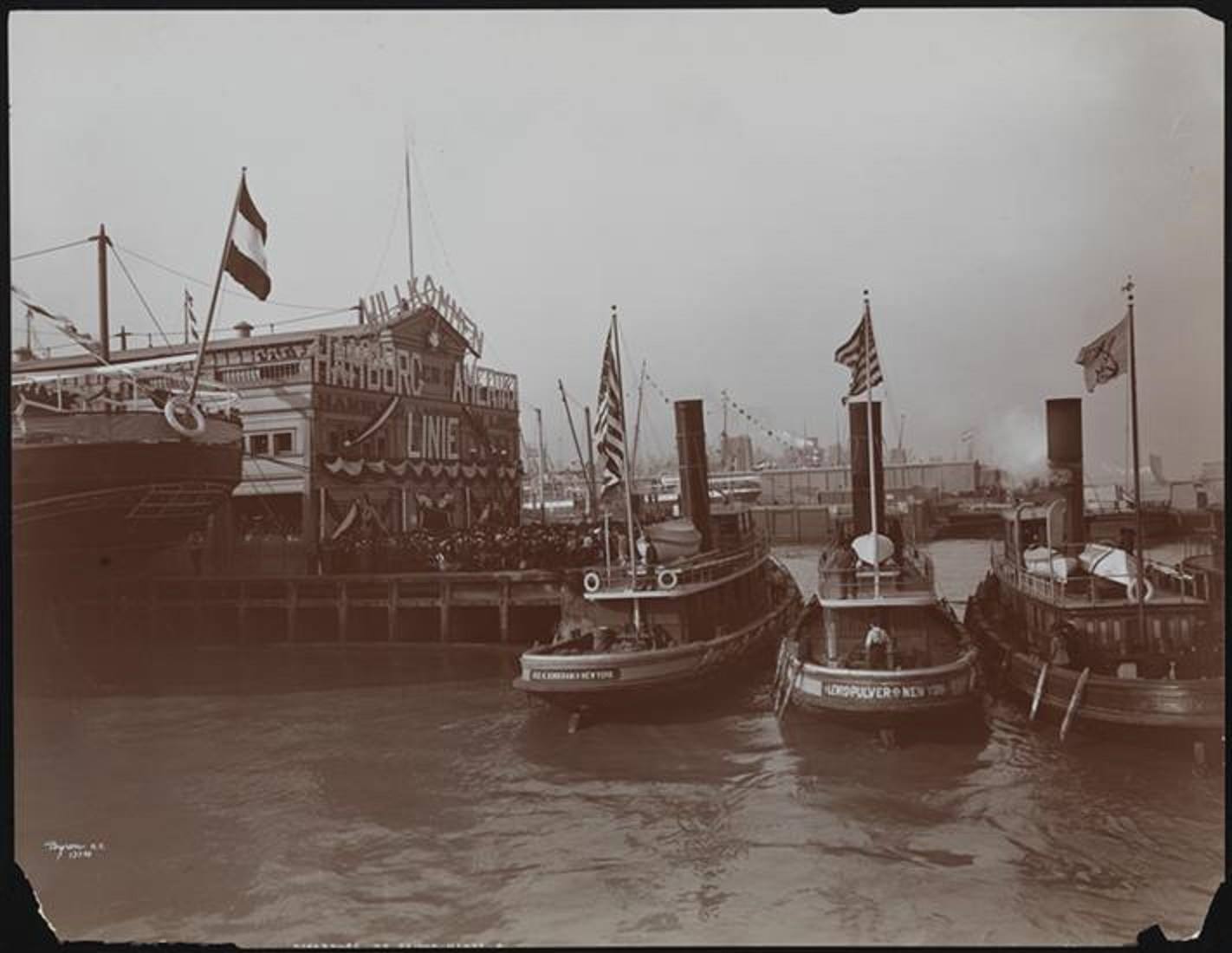 HISTORY - ss DEUTSCHLAND - The only HAPAG four stacker and Blue Riband ...