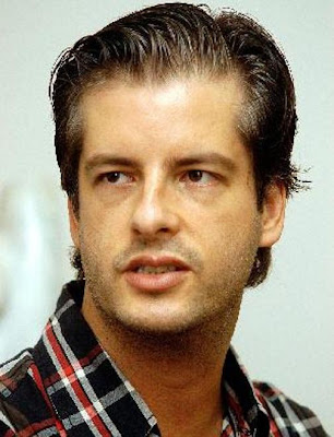 Victor Chaves abre coração para no programa "Altas Horas".