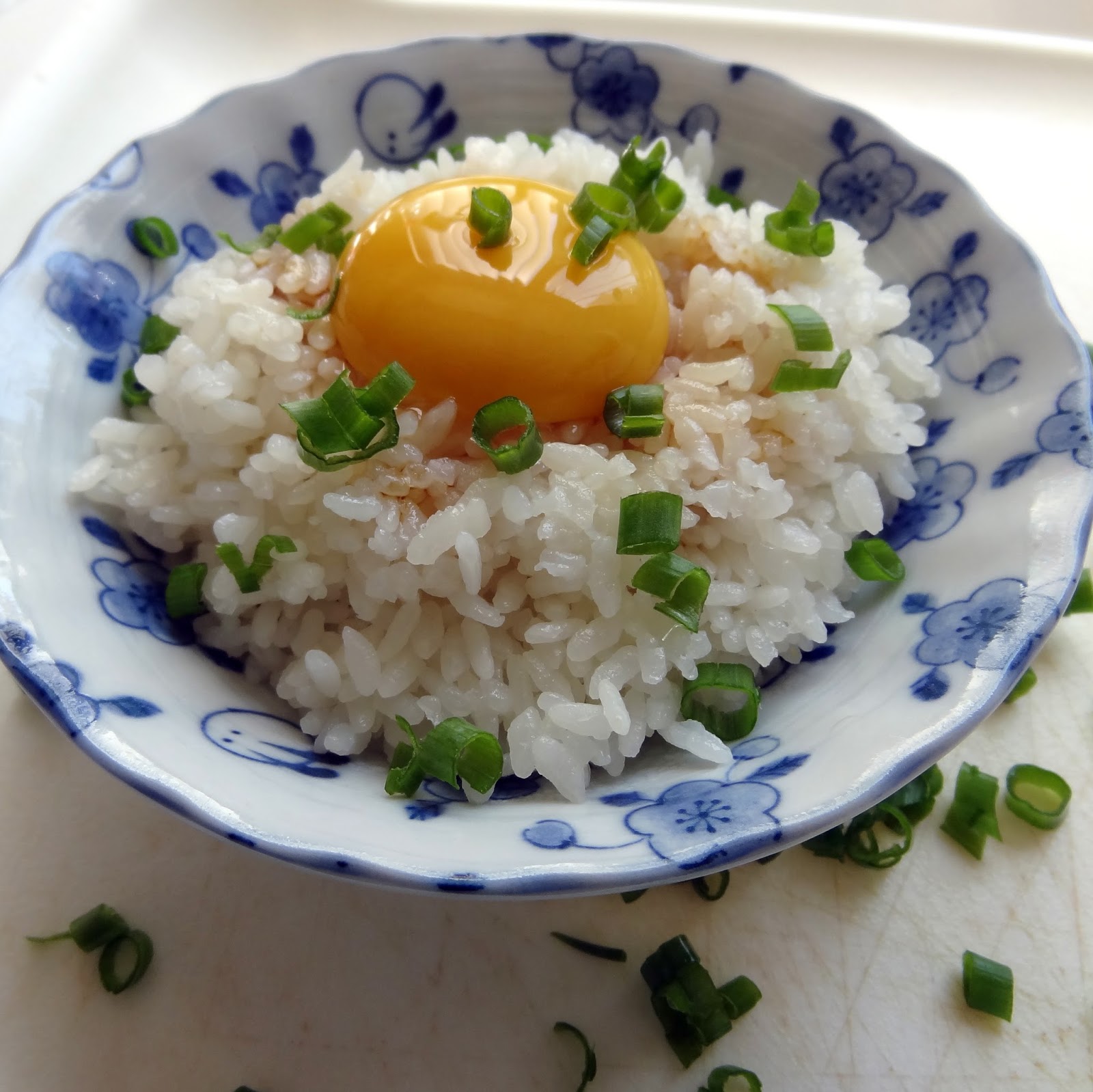 Miss Mochi's Adventures: Tamago Kake Gohan (卵かけご飯)