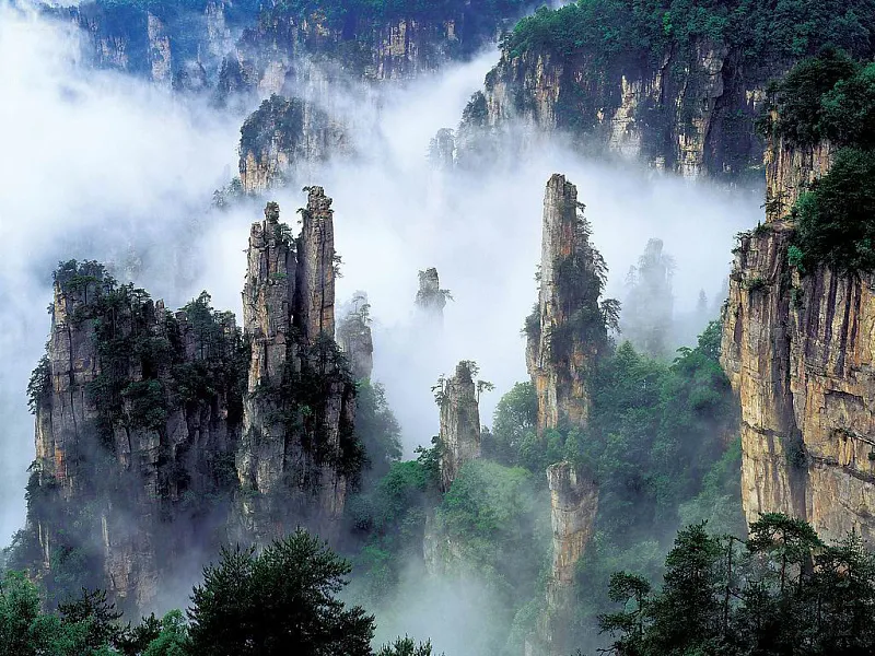 6 Incredible Sights of Tianmen Mountain (with Map & Photos)