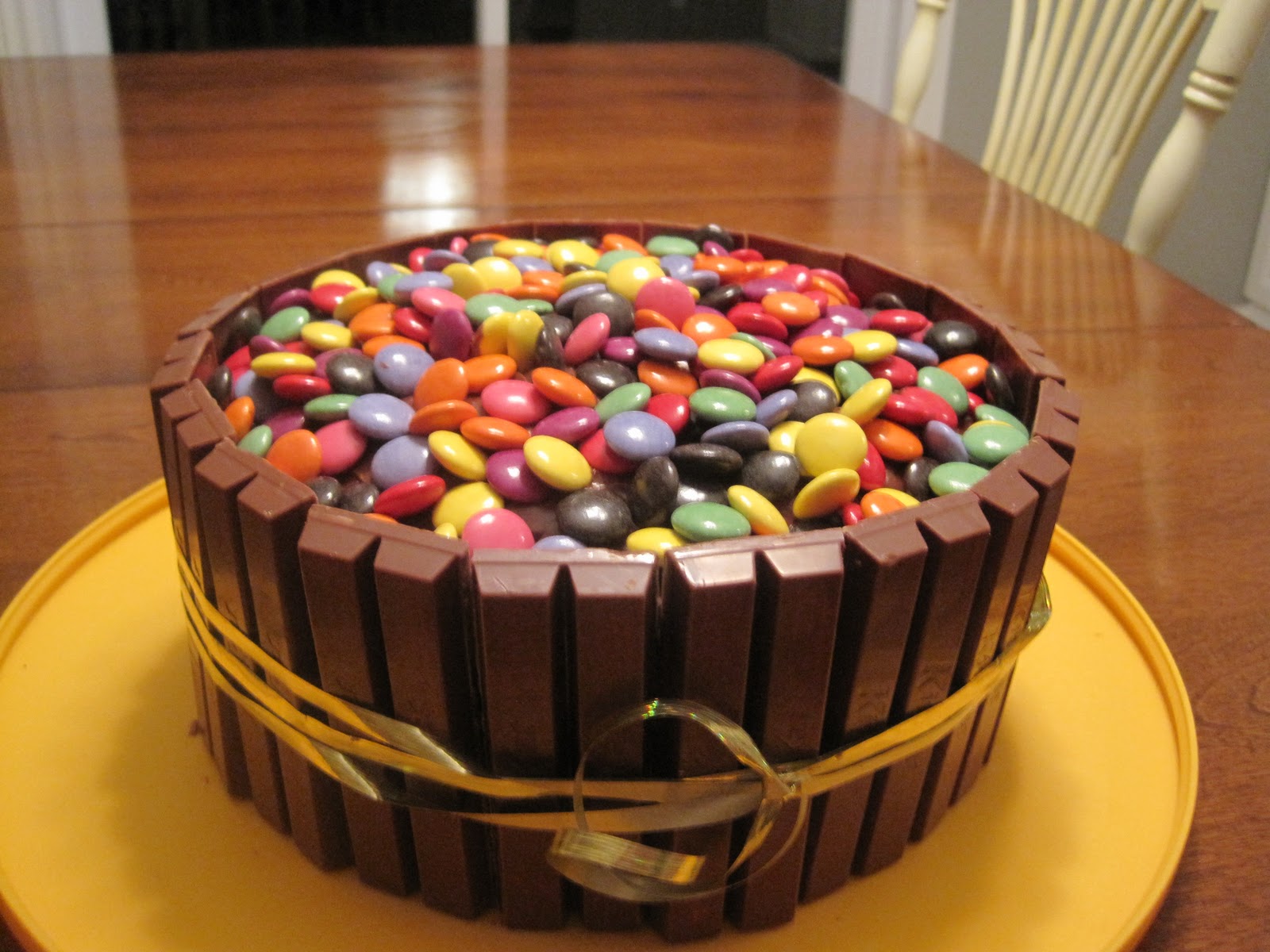 le petit cardinal rouge: Mmm... cake!