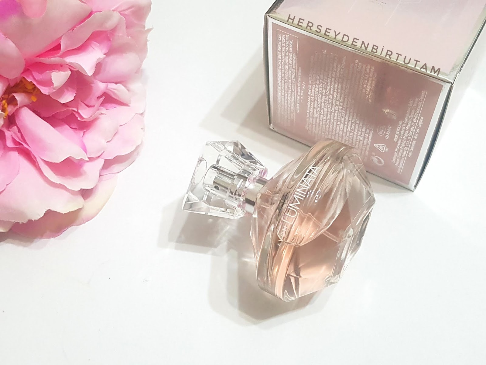 Her Şeyden Bir Tutam: Ürün İncelemesi:Avon Luminata Edp