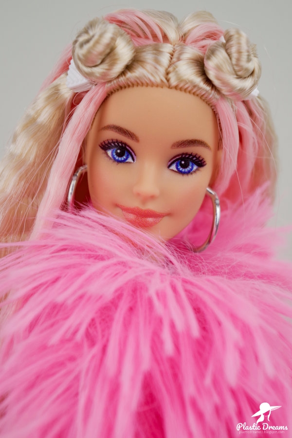 Plastic Dreams Dolls :: Barbie et miniatures: Barbie Extra Doll #3