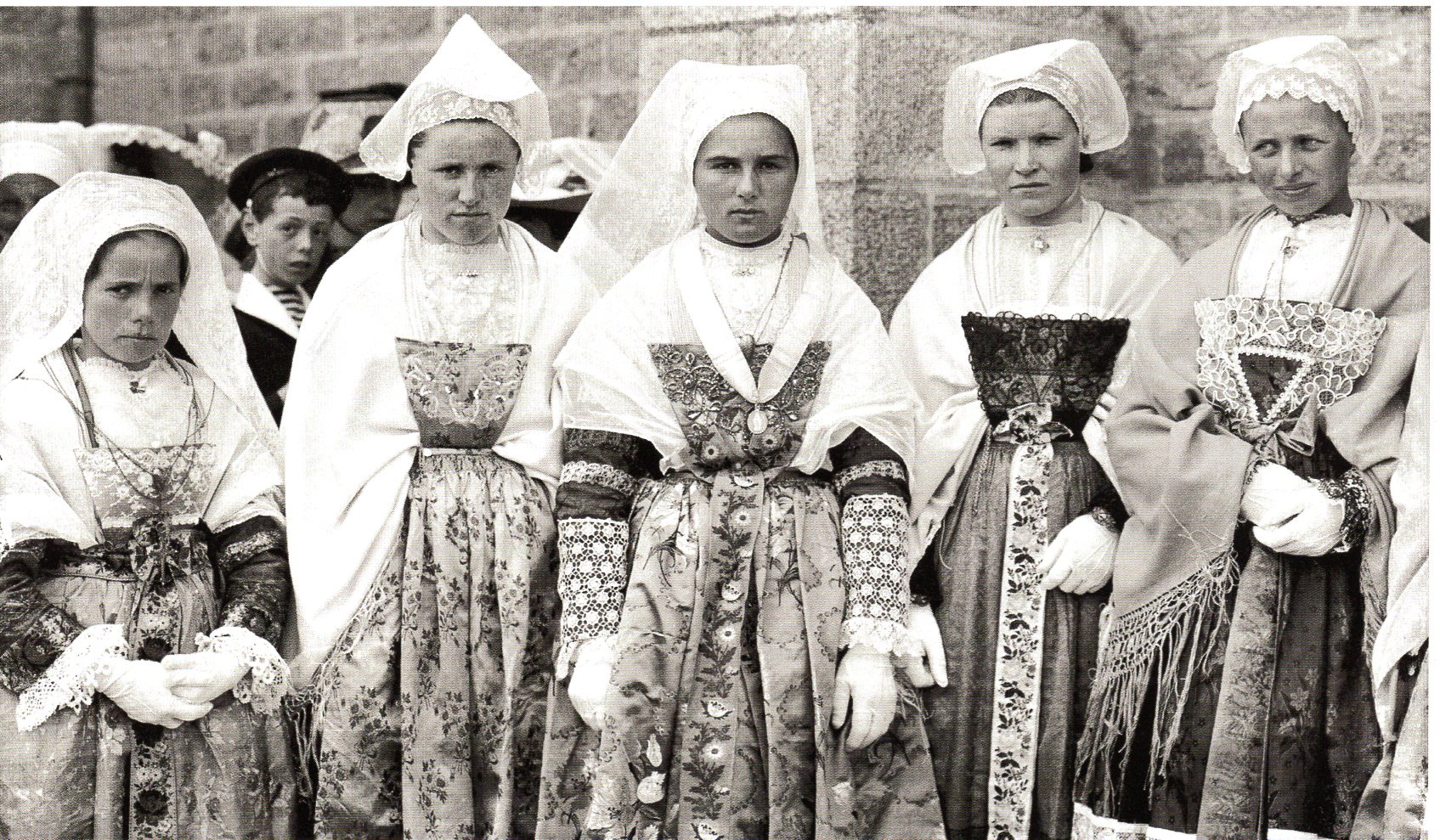 FolkCostume&Embroidery: A Closer Overview of Breton Costumes, part 1 ...