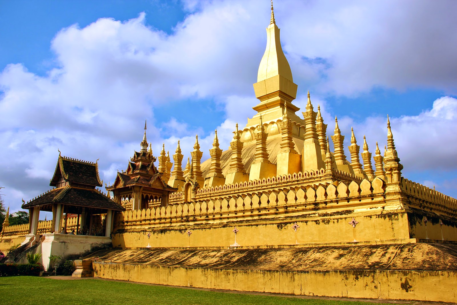 Pha That Luang Temple - Great golden stupa in Vientiane