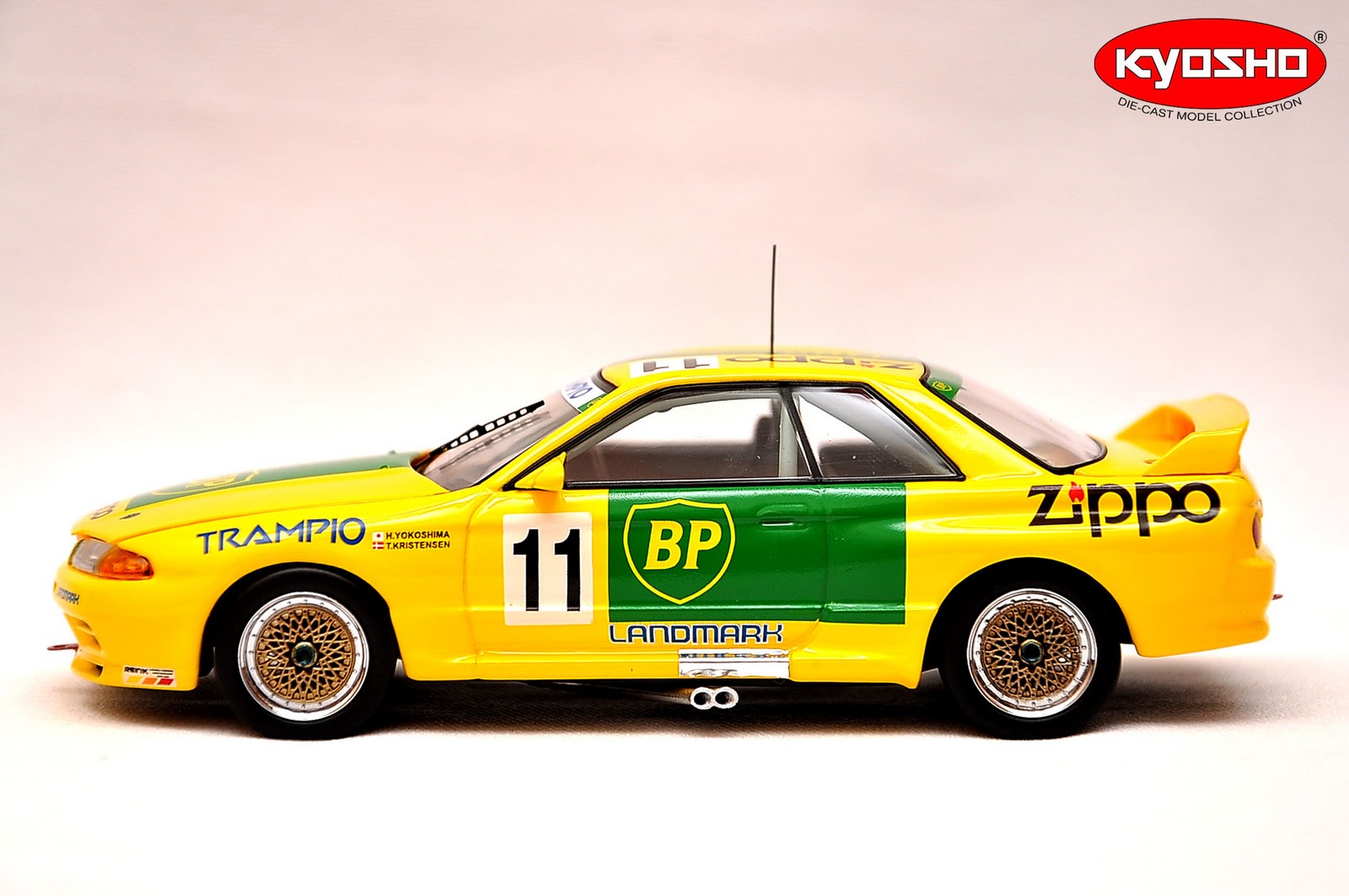 my inside: Nissan Skyline GT-R R32 BP Oil Trampio - Kyosho 1/43