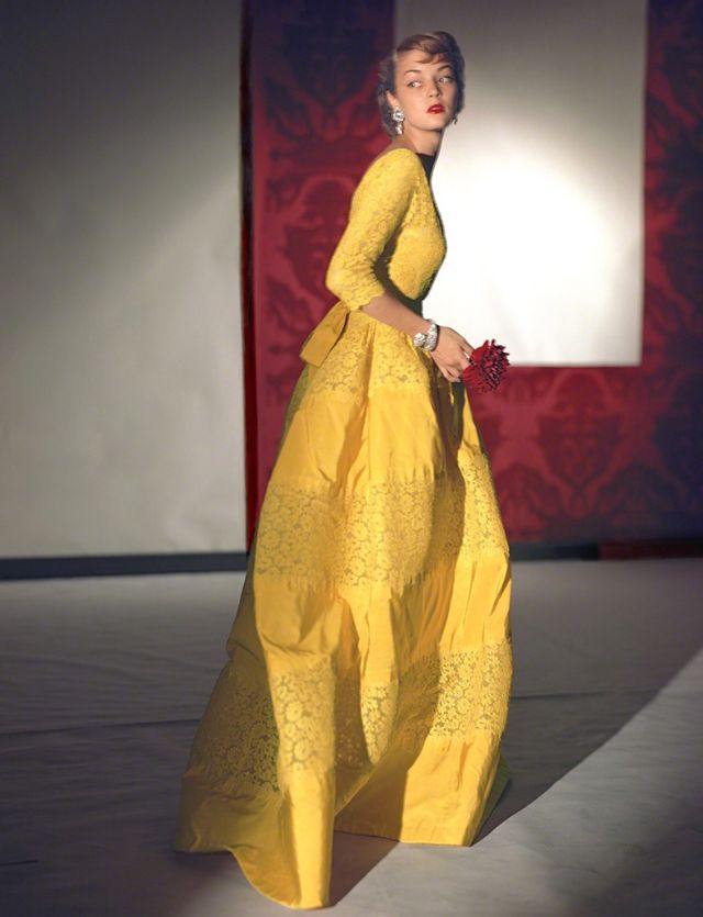 30 Amazing Color Photos of Iconic Vogue Model Jean Patchett in the ...