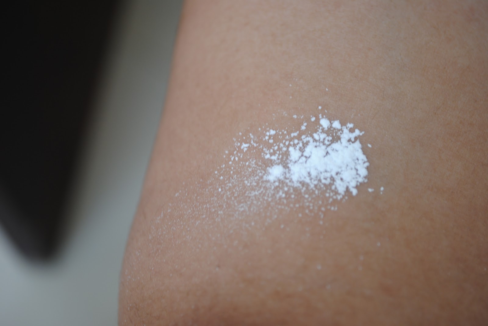 Drop Dead Gorgeous: WHITE TONE FACE POWDER: REVIEW