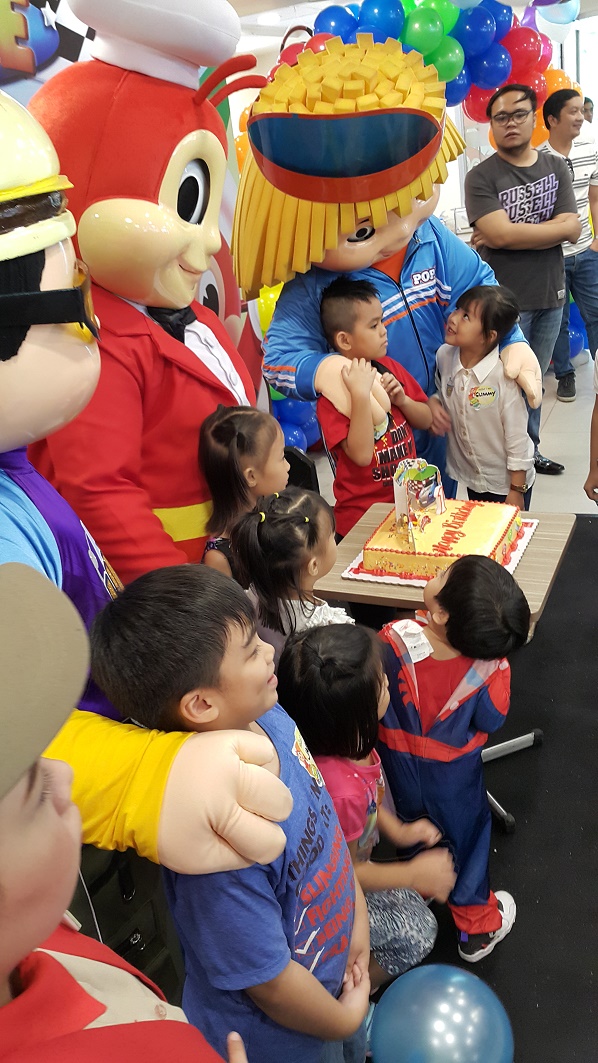 JOLLIRACE I Jollibee's New Party Theme - Erica YuB