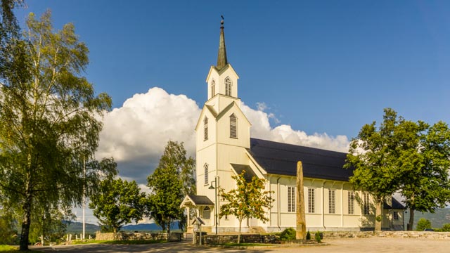 Turer i hytt og gevær.: Bø kirker 140819