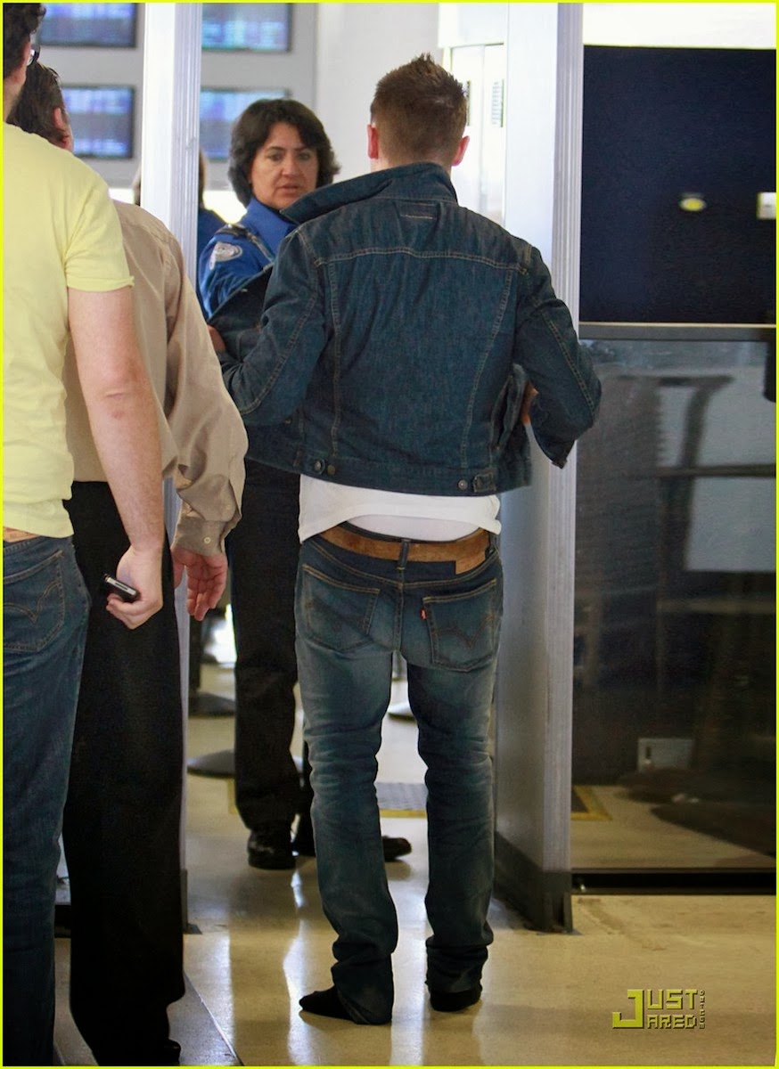 Celeb Saggers: SAGGER OF THE YEAR #4: Zac Efron Sagging Collection
