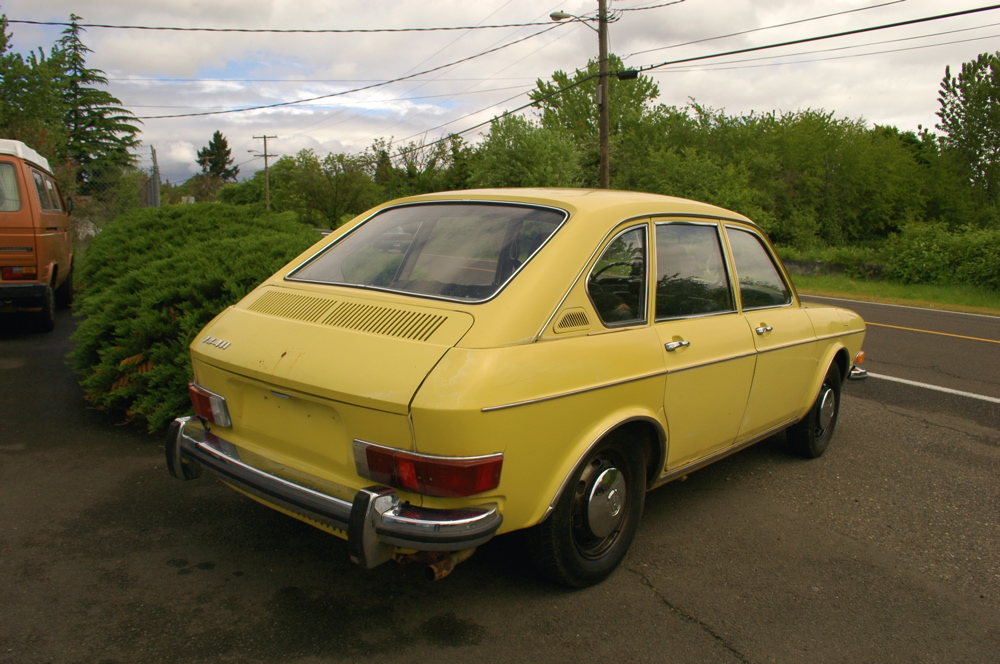OLD PARKED CARS.: 1971 Volkswagen 411 4-Door Saloon.