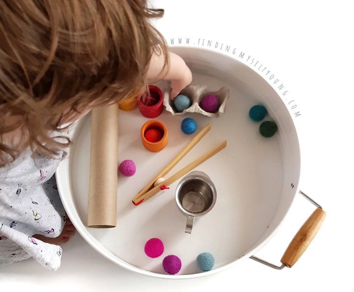 Pom Pom Heuristic Play Tray for Toddlers | Finding Myself Young