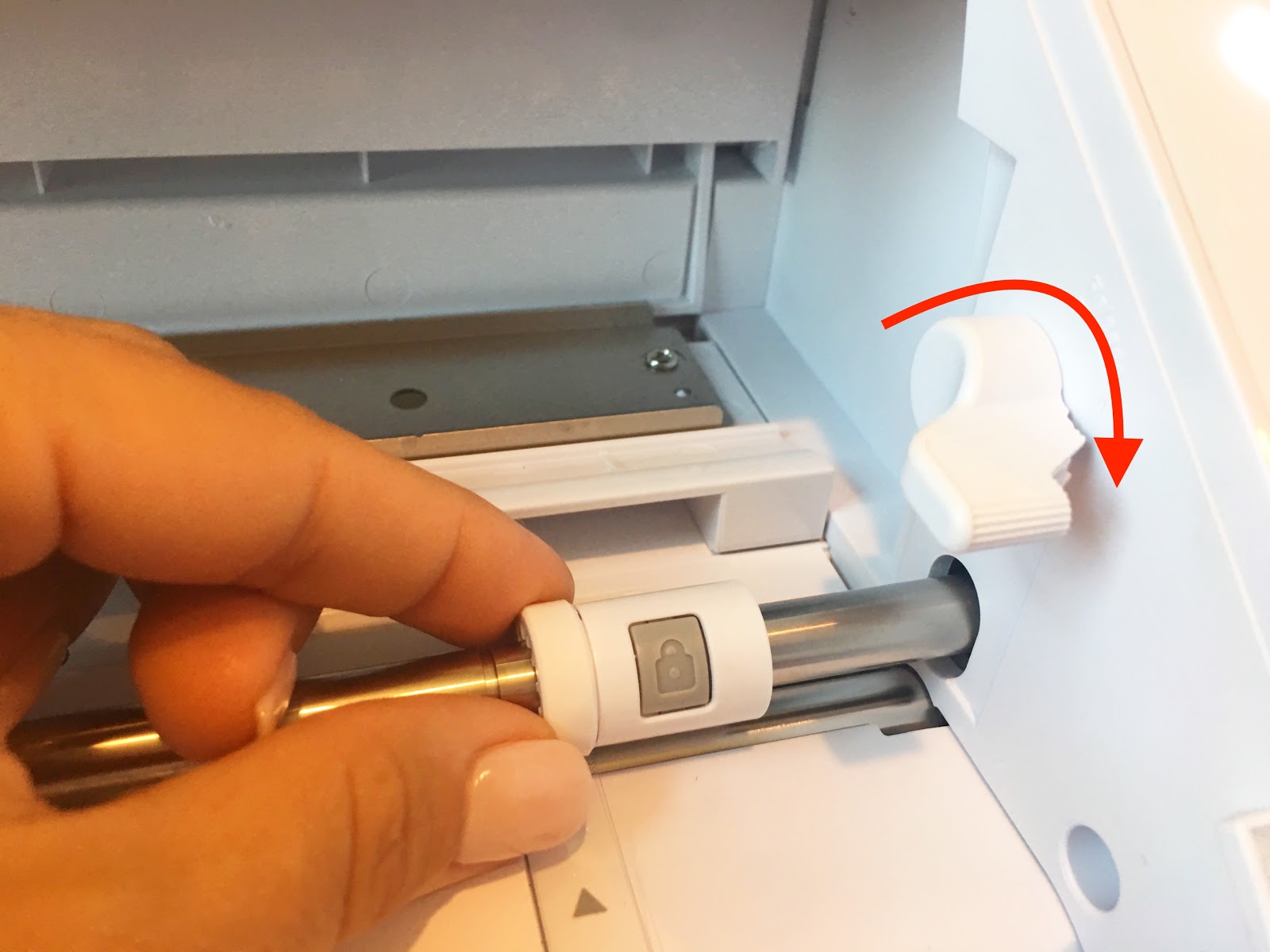 How to Use the CAMEO 4 Built In Roll Feeder - Silhouette School