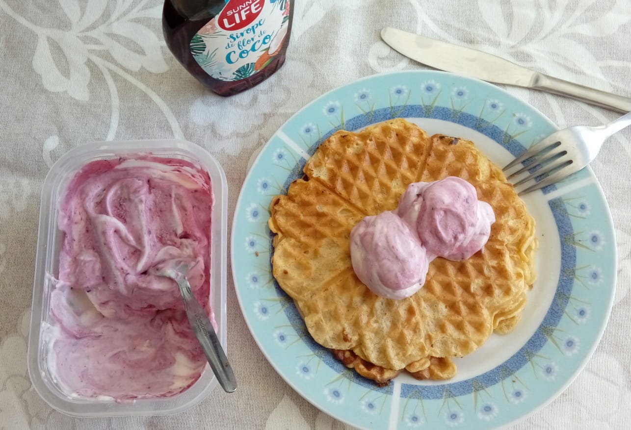 LA MANZANA VERDE: WAFFLES CON HELADO CASERO