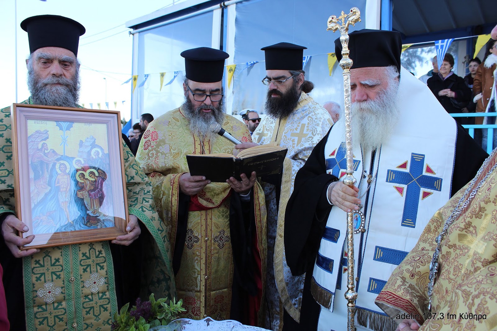 AdelinFM Kythira : ΚΥΘΗΡΑ.ΘΕΟΦΑΝΕΙΑ.Ο ΑΓΙΑΣΜΟΣ ΤΩΝ ΥΔΑΤΩΝ ΣΤΗ Ν ΑΓΙΑ ...