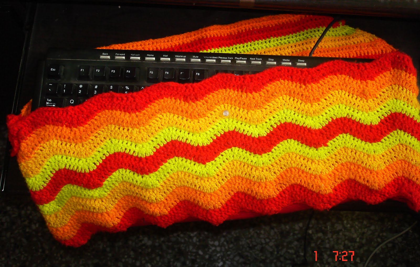 The Lazy Hobbyhopper: Crocheted monitor and keyboard cover