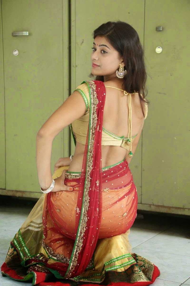 Actress Yamini Hot in Saree Stills - Cine Gallery