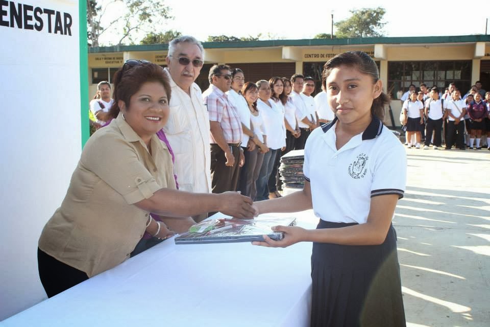 Periodismo sin Censura: ENTREGA DE PAQUETES ESCOLARES EN EL CBTA N°186 ...