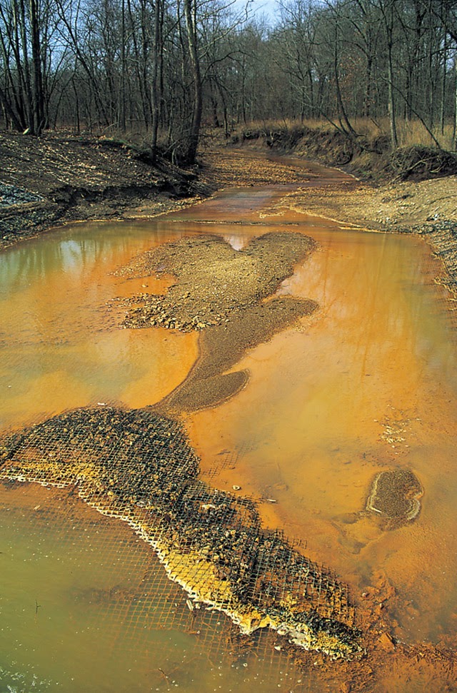 The affect mining has on water pollution in South Africa: Images of ...