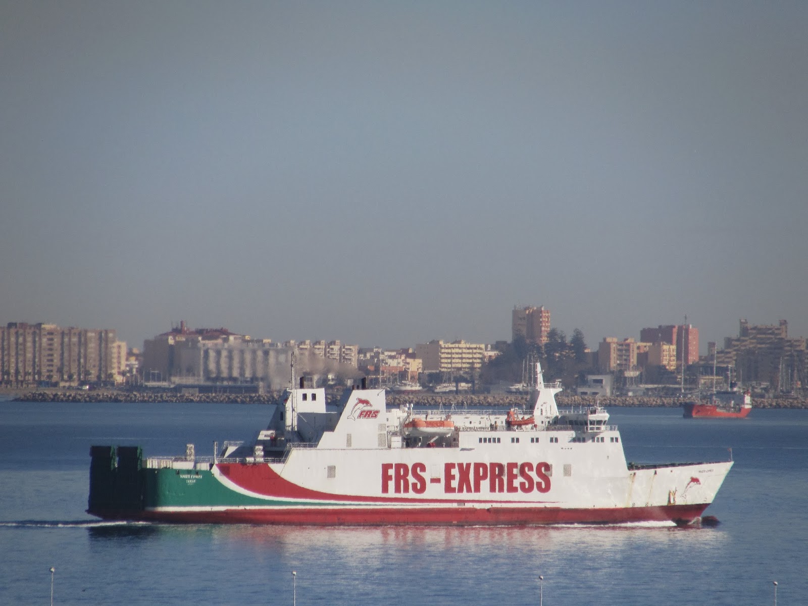 World Wide Ferries: Imagina un destino con FRS y Avis