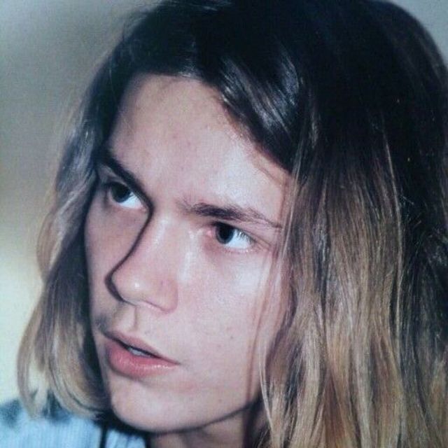 20 Nostalgic Portraits of River Phoenix With Long Hair ~ Vintage Everyday