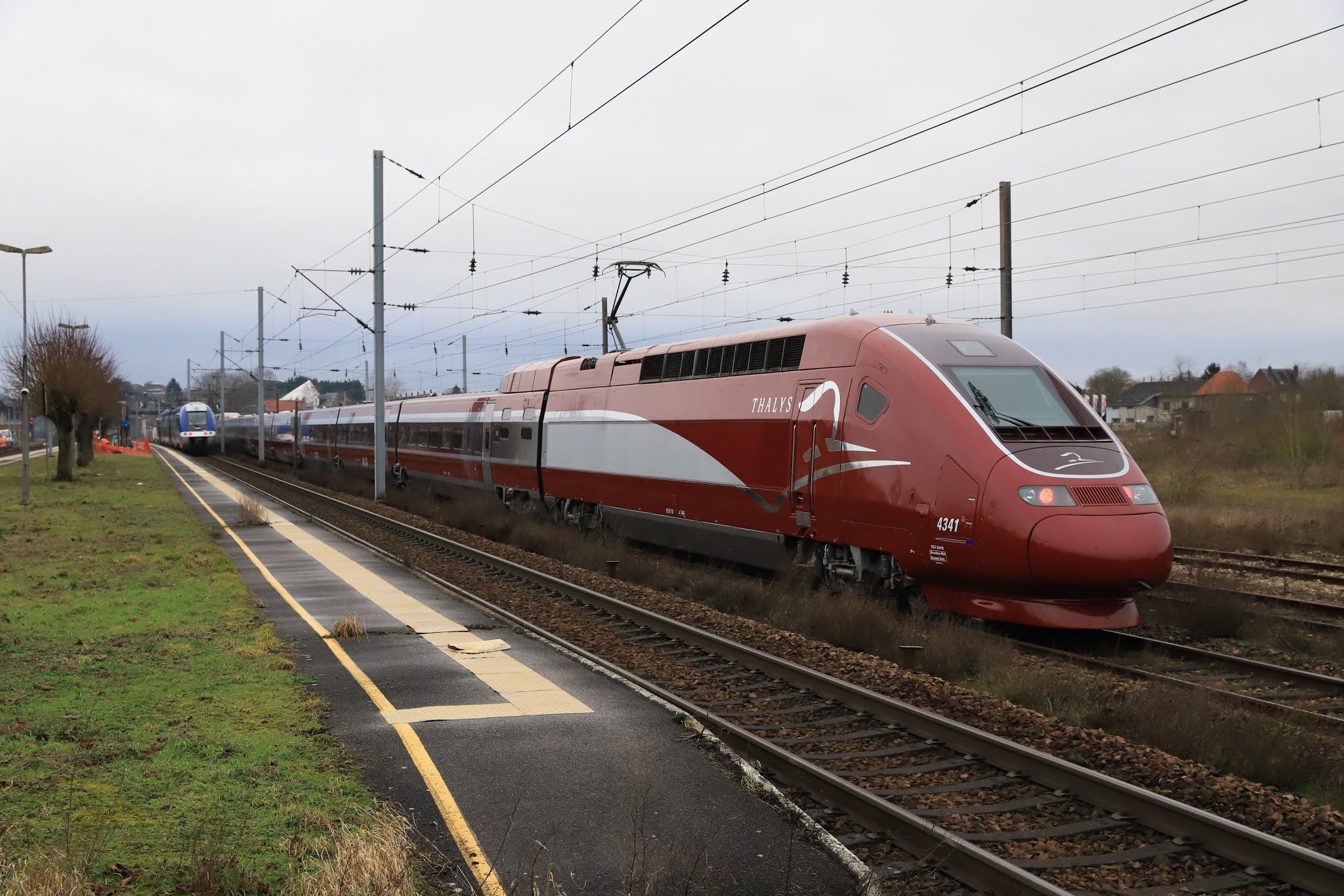 LA PASSION DU TRAIN: Rame Thalys PBKA 4341 avec la nouvelle livrée RUBY ...