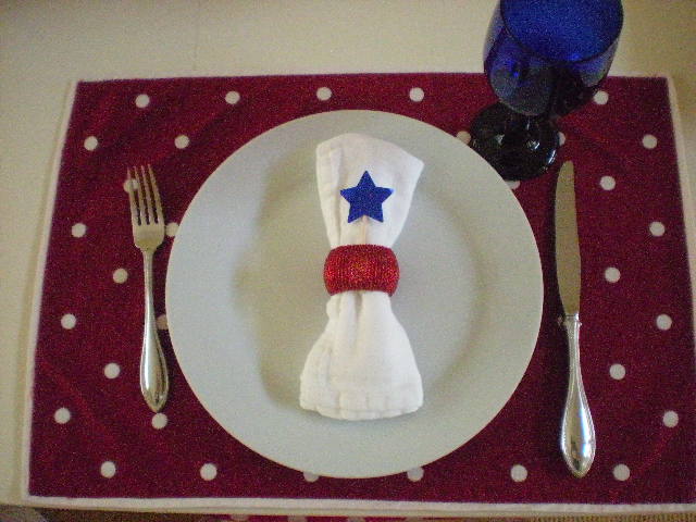 roommom27: Red, White and Blue Table Setting