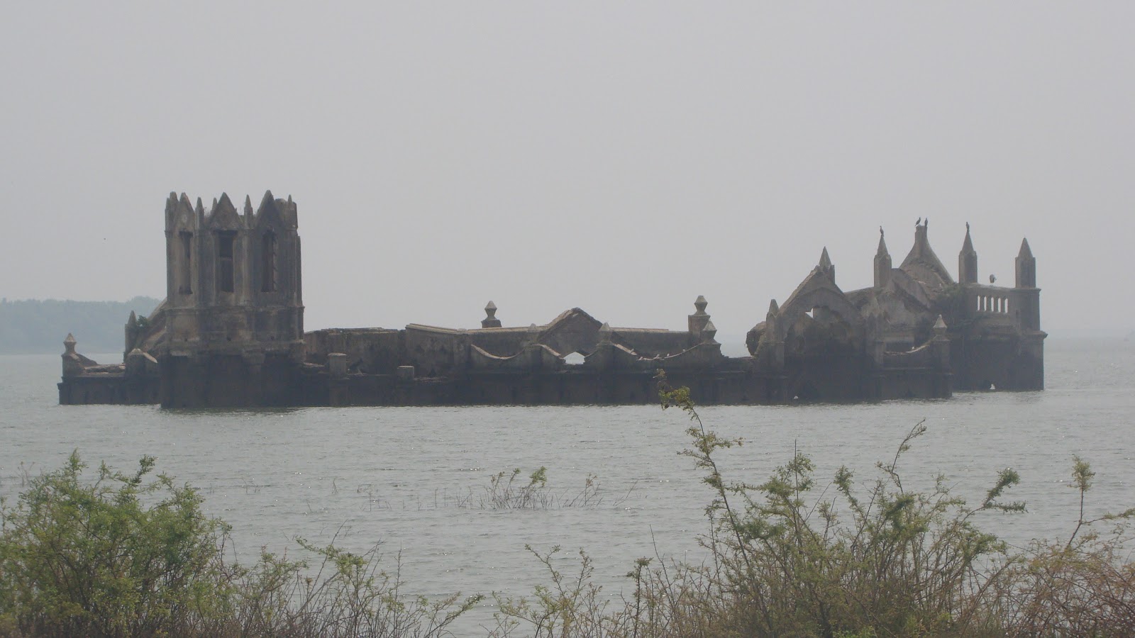Shettihalli church submerged - eNidhi India Travel Blog