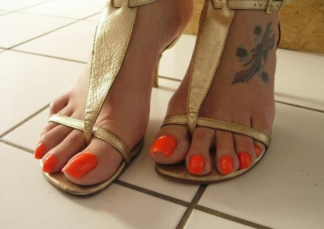 Long Nails: Rainha Grazi 's sexy long toe nails - 2