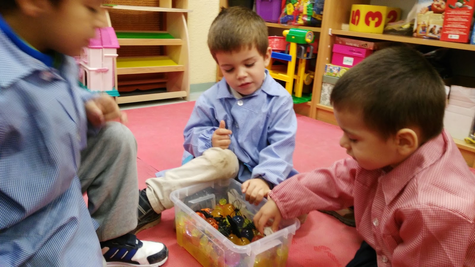 Hormigas informáticas: JUGAMOS CON LOS SENTIDOS