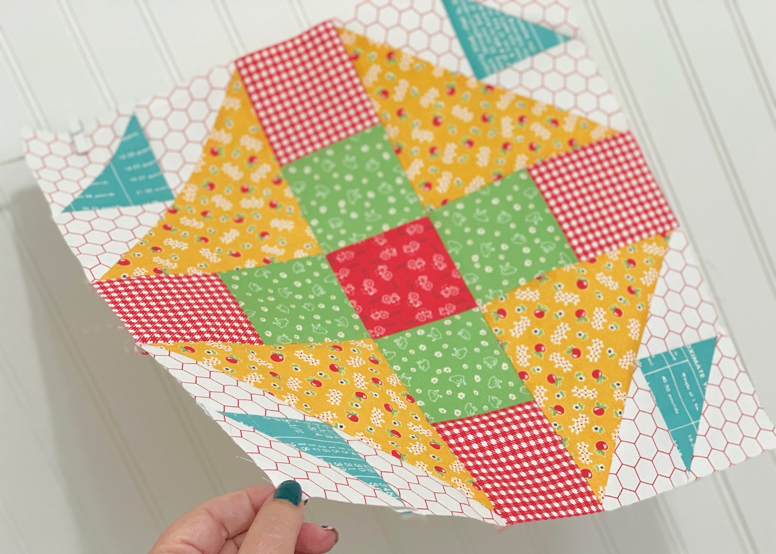 Bee In My Bonnet: Vintage Block Along - Week 19 - Picnic Block!!