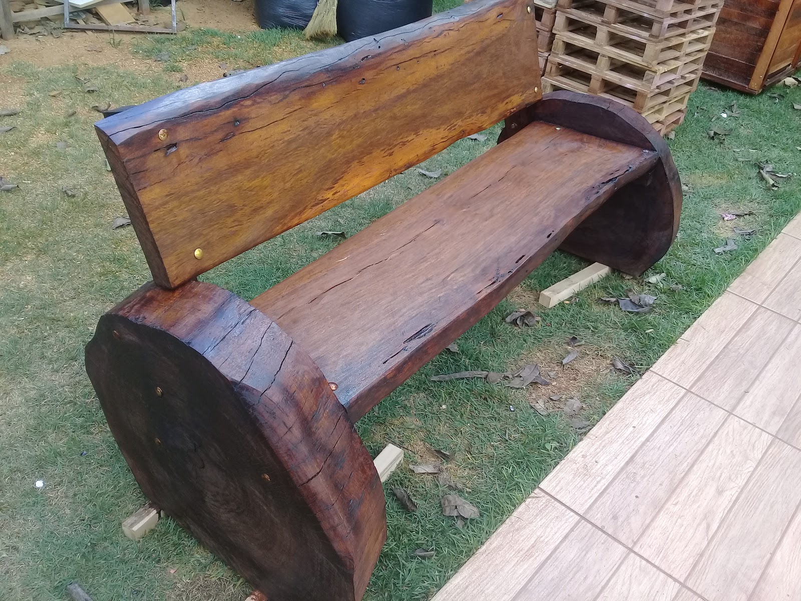 Banco em Madeira Rústico: Maio 2019