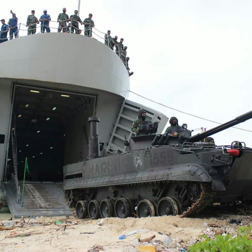 DEFENSE STUDIES: Tank Kavaleri 1 Marinir Dukung Latihan 2 Kapal LST ...