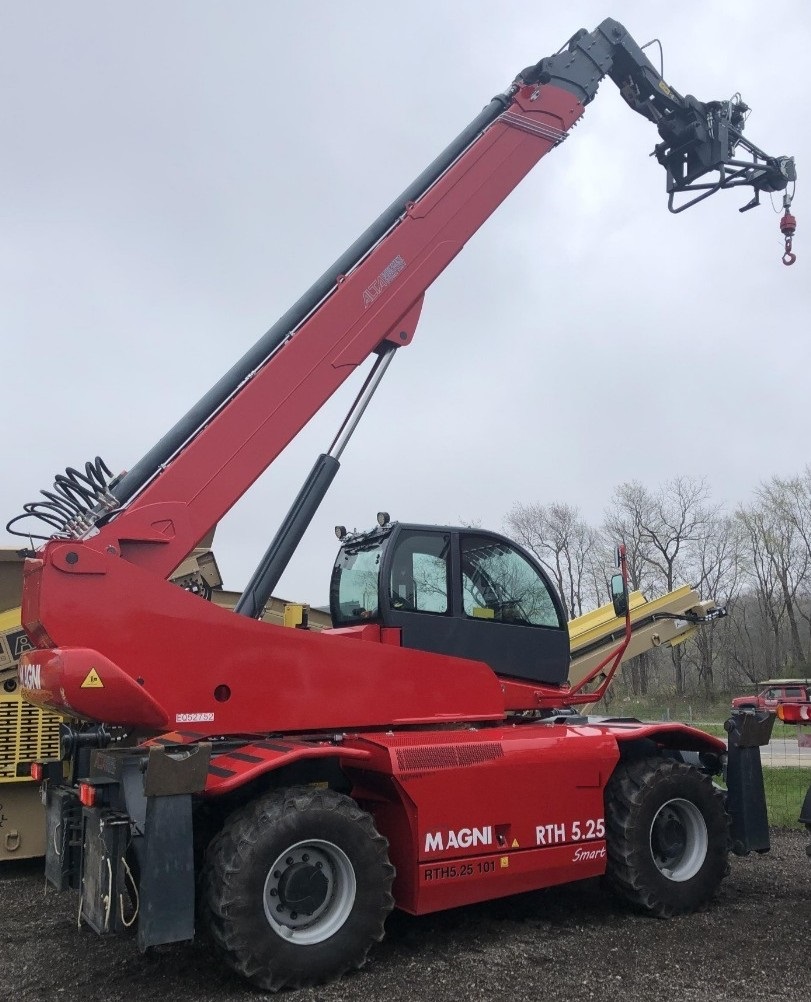 ROTATING TELEHANDLER MAGNI RTH 5.25 ,2017