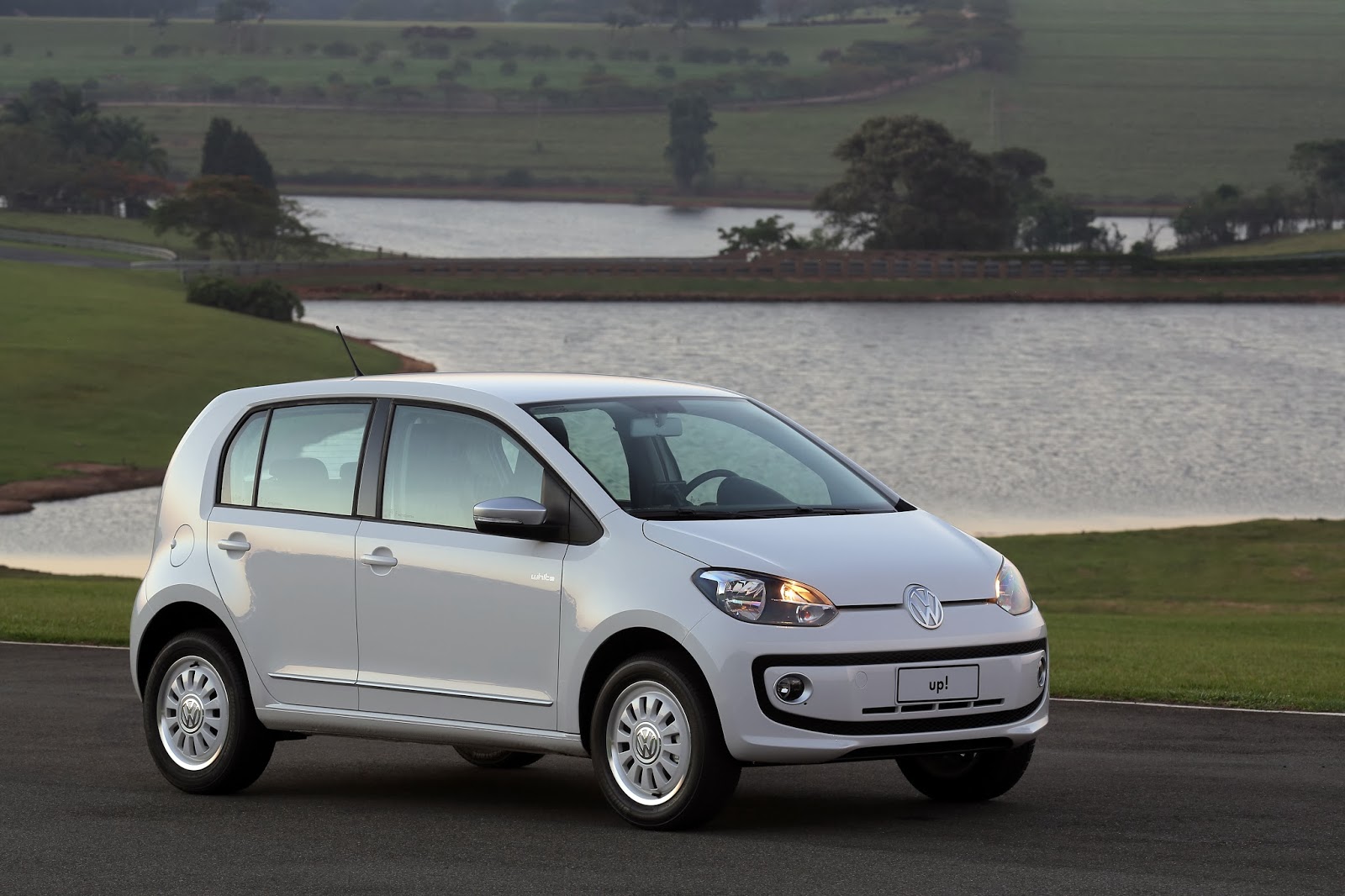 RACIONAUTO: VW UP! NACIONAL É MOSTRADO OFICIALMENTE PELA PRIMEIRA VEZ