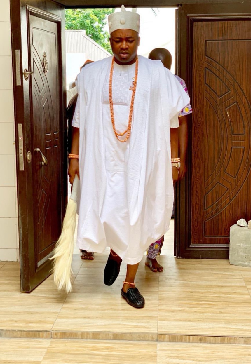 Maestro's Media: THAT KABIYESI OBA ELEGUSHI'S HUMONGOUS $400000 MAYBACH