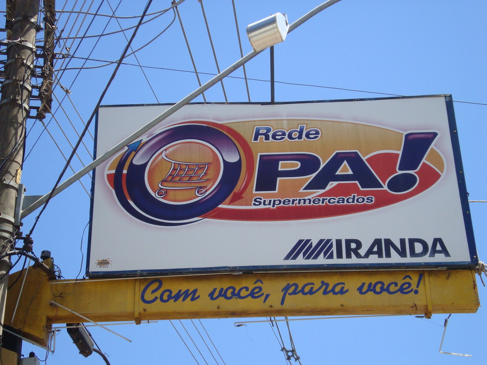 MÚLTIPLA COMUNICAÇÕES: Placas de Lona com estrutura