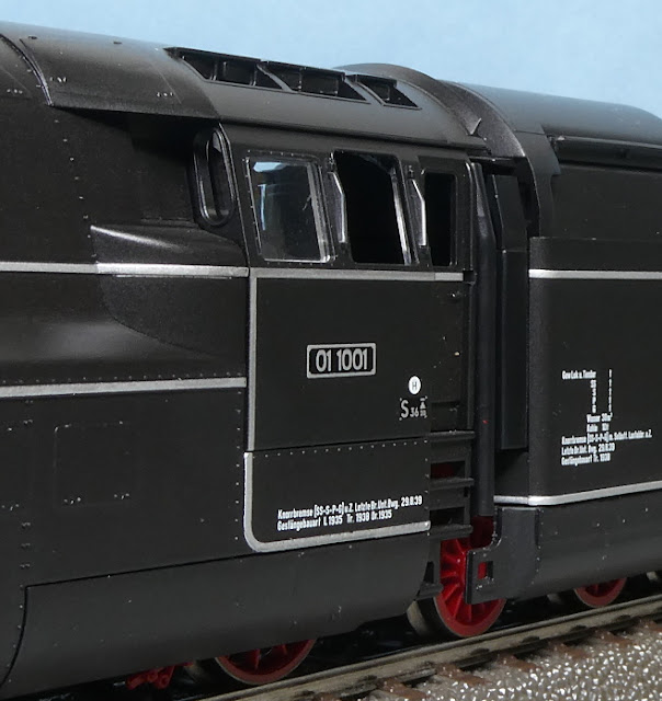 ドイツ国鉄 DRG BR 01.10 急行用蒸気機関車 1001号機 （ROCO 63205）