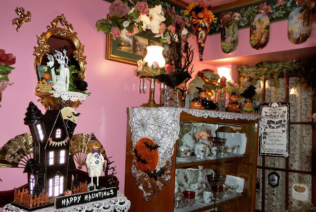 DEBBIE-DABBLE BLOG: A Tale of 2 Halloween Hauned Houses in the Dining Room
