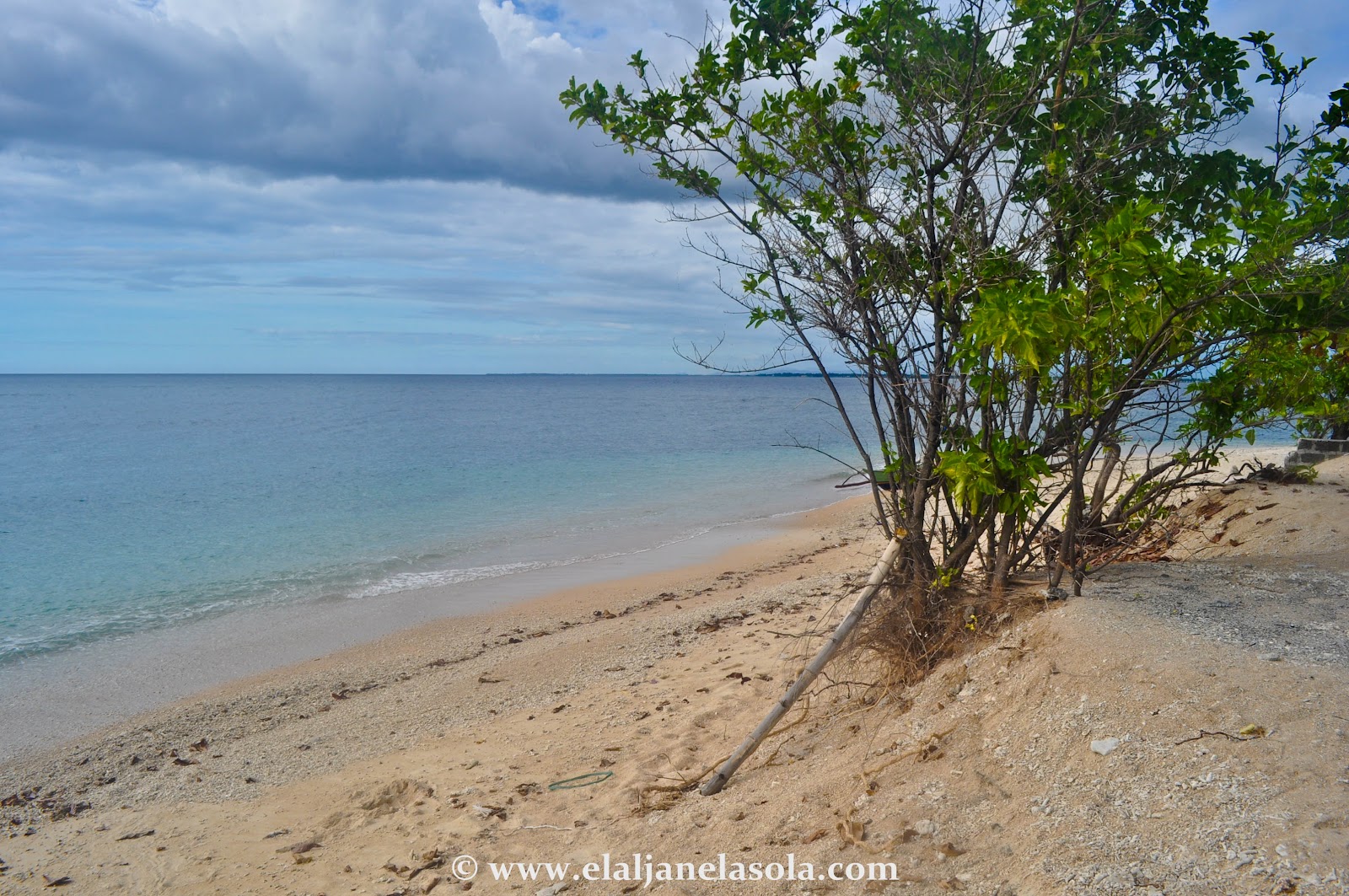 Elal Lasola Travel & Photography: Manadi aka White Island | Occidental ...