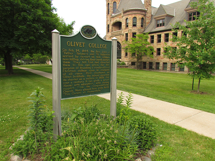 2018 Midwest Banjo Camp in Olivet, Michigan Crawls Backward (When Alarmed)
