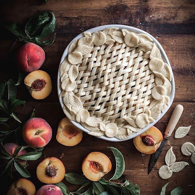 Content in a Cottage: Beautiful Basketweave Pie Crust