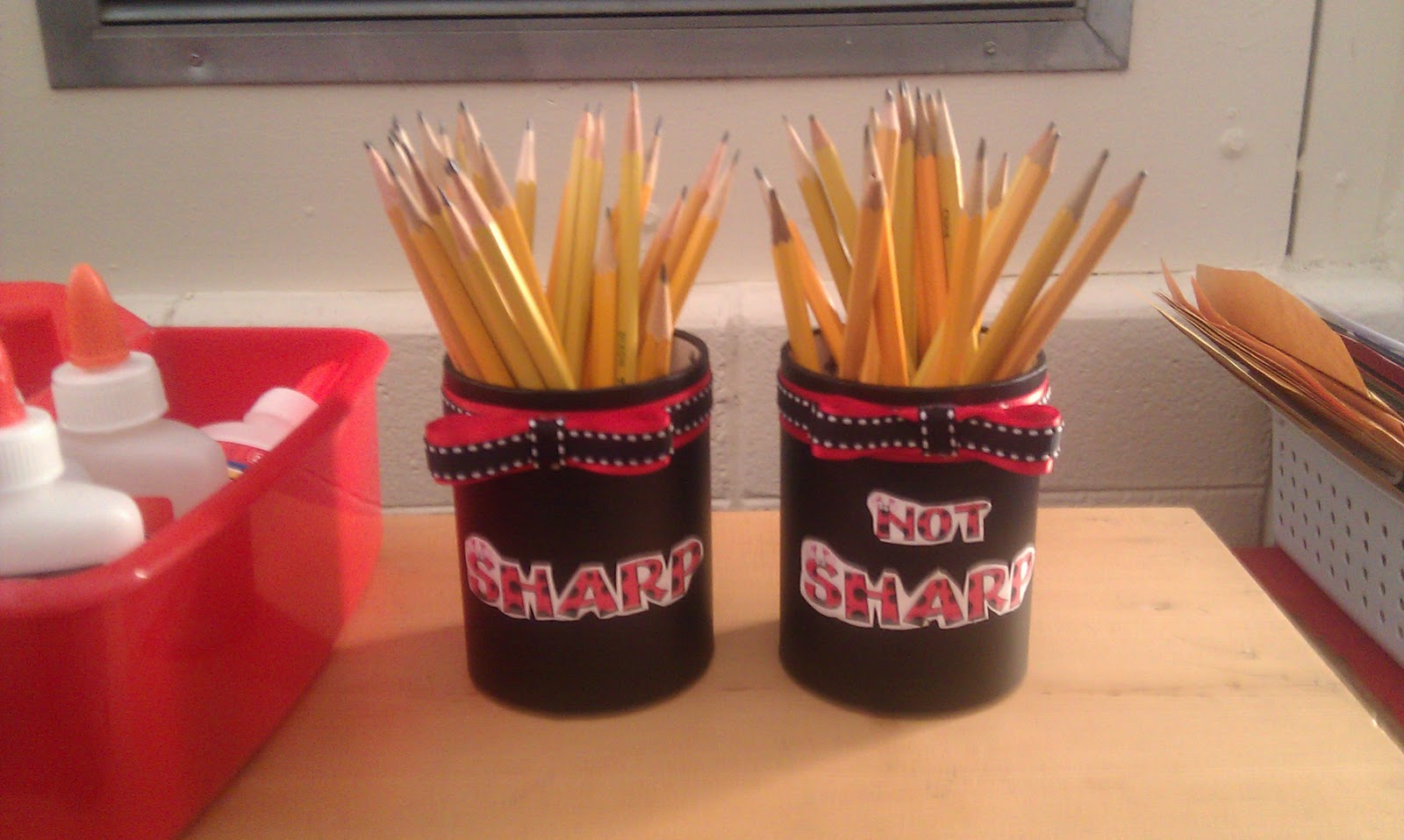 Buggy for First Grade : More classroom pics...red and black inspired!