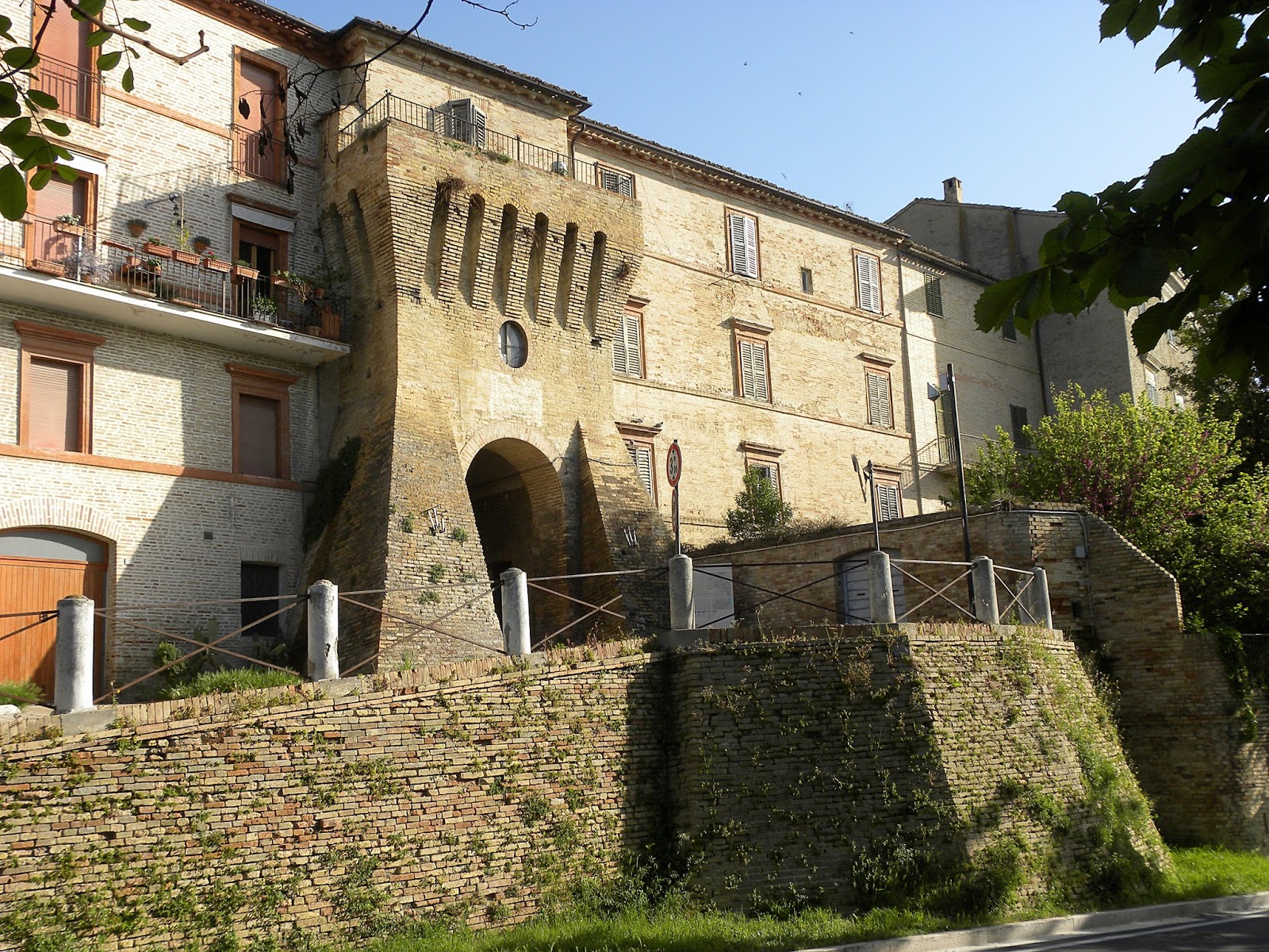 Visita a Montecassiano ( MC ), borgo gioiello del maceratese - THE ...