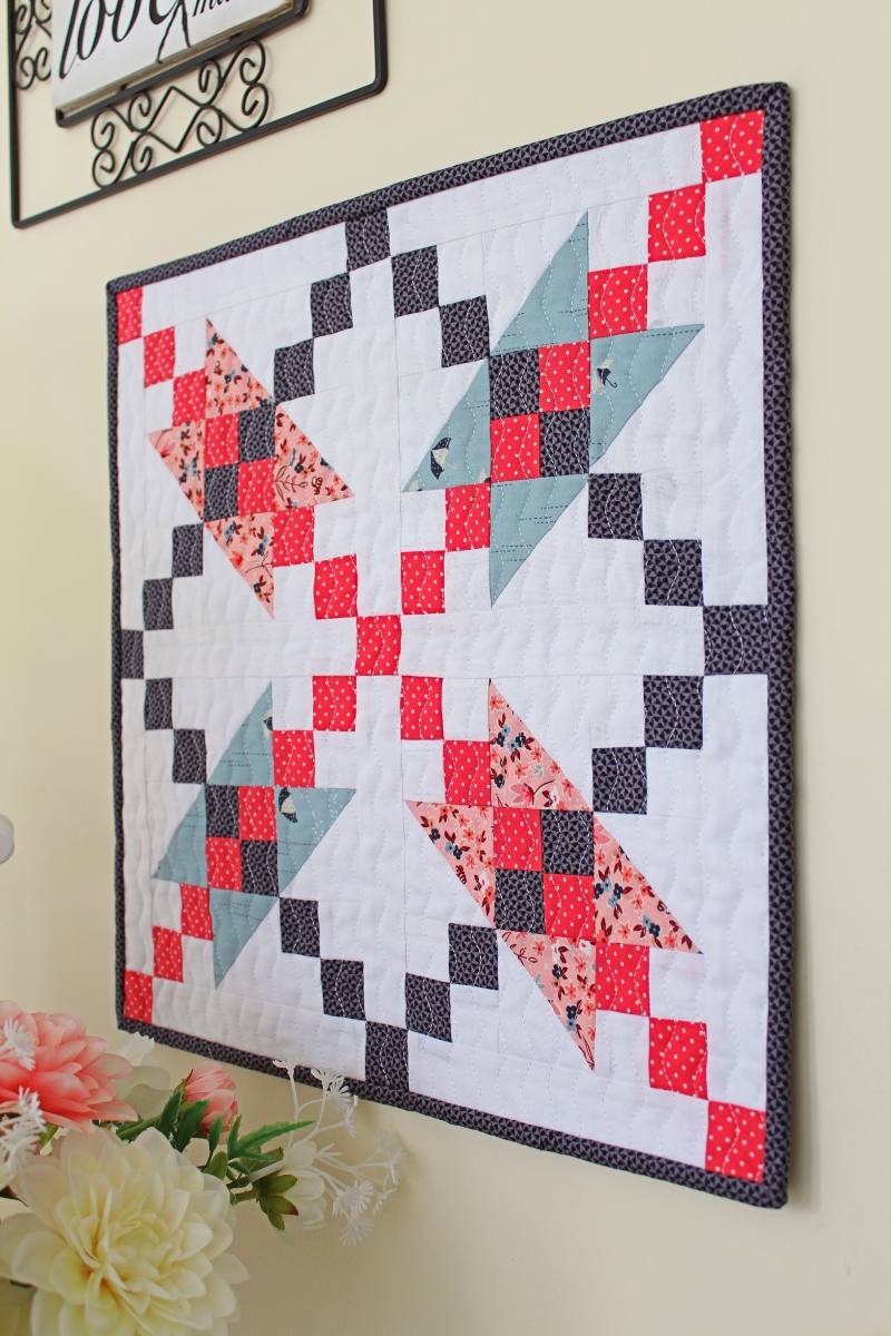 {Classic Quilt Blocks} Jacobs Ladder - A Fun Mini Quilt To Sew ...