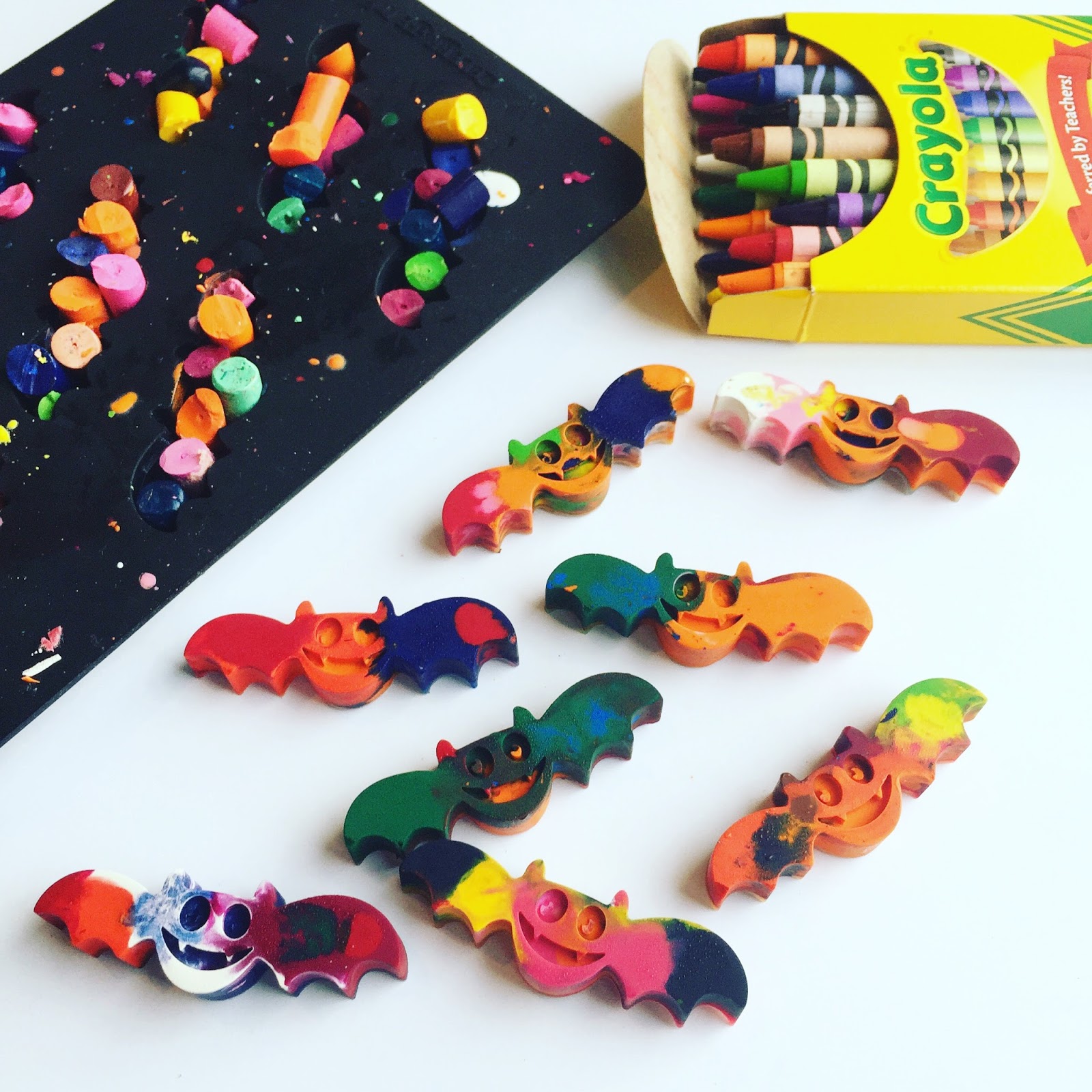 Freebielicious: Halloween Bat Crayon
