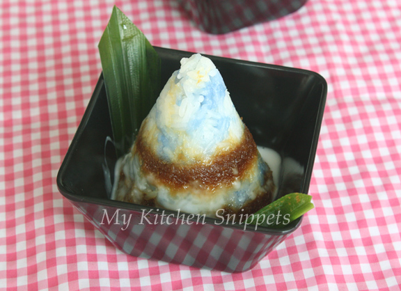 My Kitchen Snippets: Pulut Inti/Glutinous Rice with Coconut Sauce - Day 12