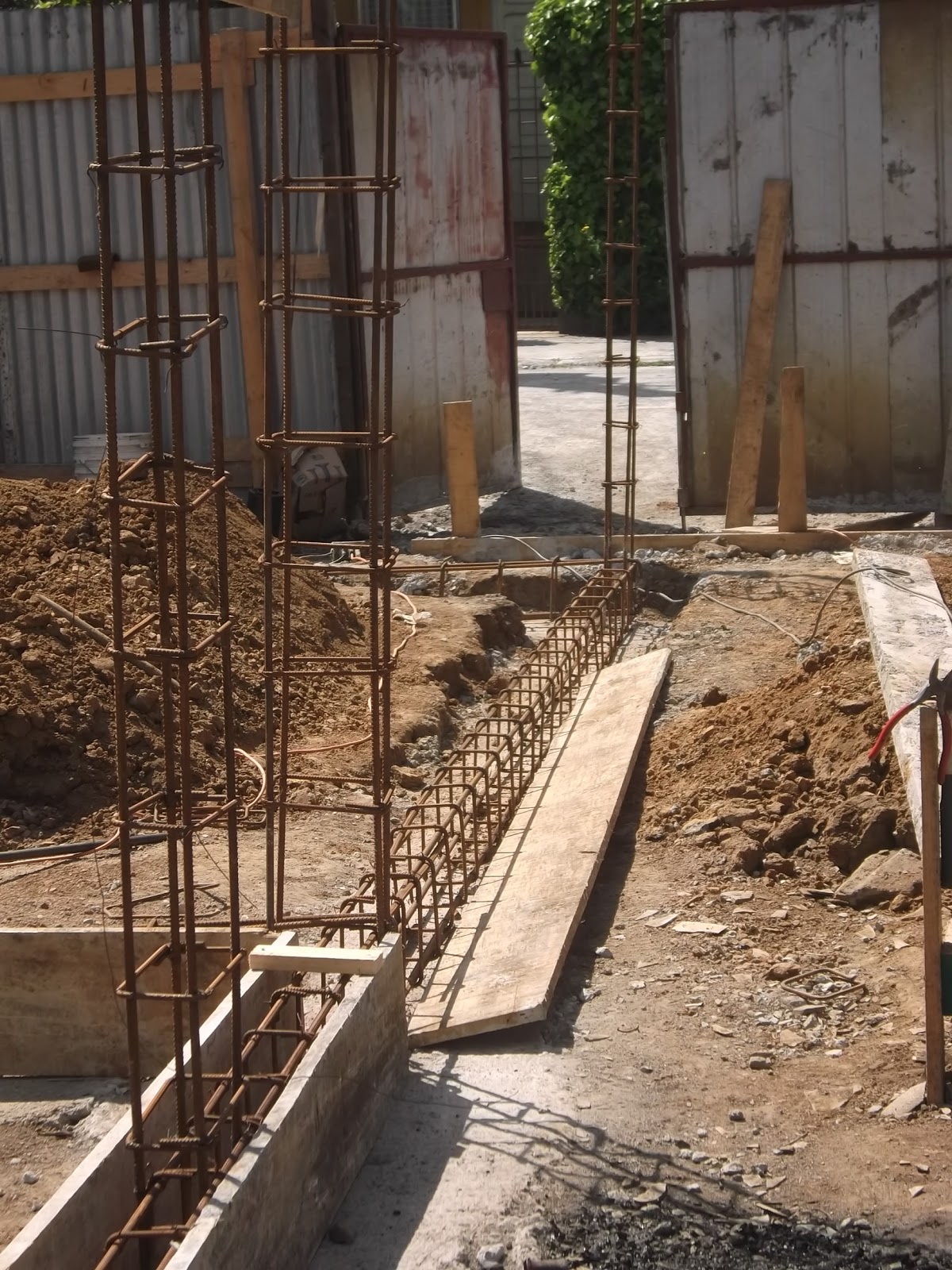 guarda construcciones JDC: encofrado y hormigonado de sobrecimiento