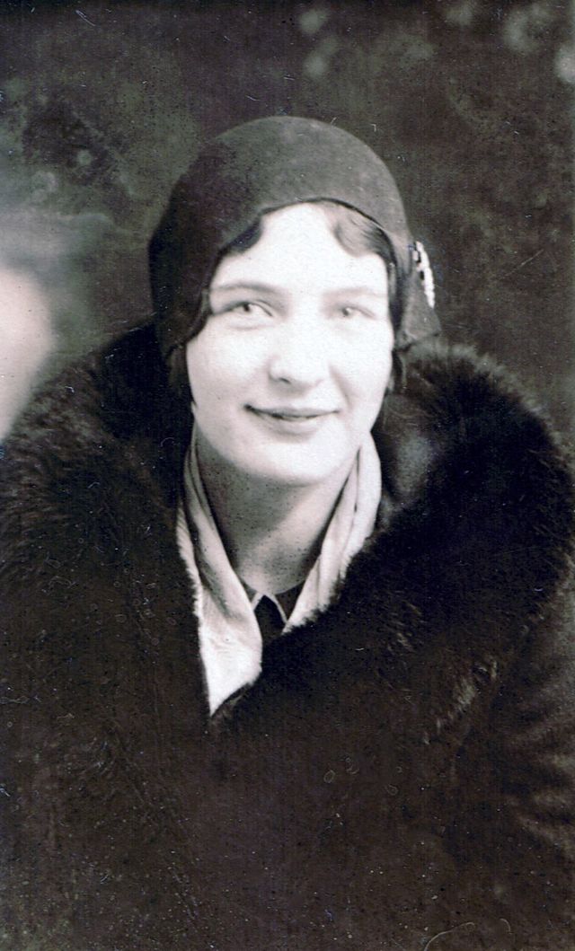 30 Beautiful Photos Capture the ’20s Women in Fur Coats ~ Vintage Everyday